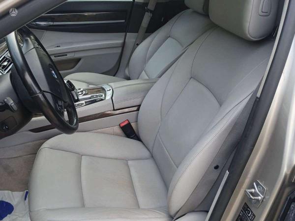 Yellow BMW 730 2009 in Vilnius, with an engine capacity of 3.00 L and mileage of 252 thousand km for 10290 €, photo 10 on AUTOMOTO.COM.LV