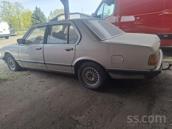 Brown BMW 732 1984 in Talsi, with an engine capacity of 3.20 L and mileage of 194 thousand km for 4500 €, photo 4 on AUTOMOTO.COM.LV
