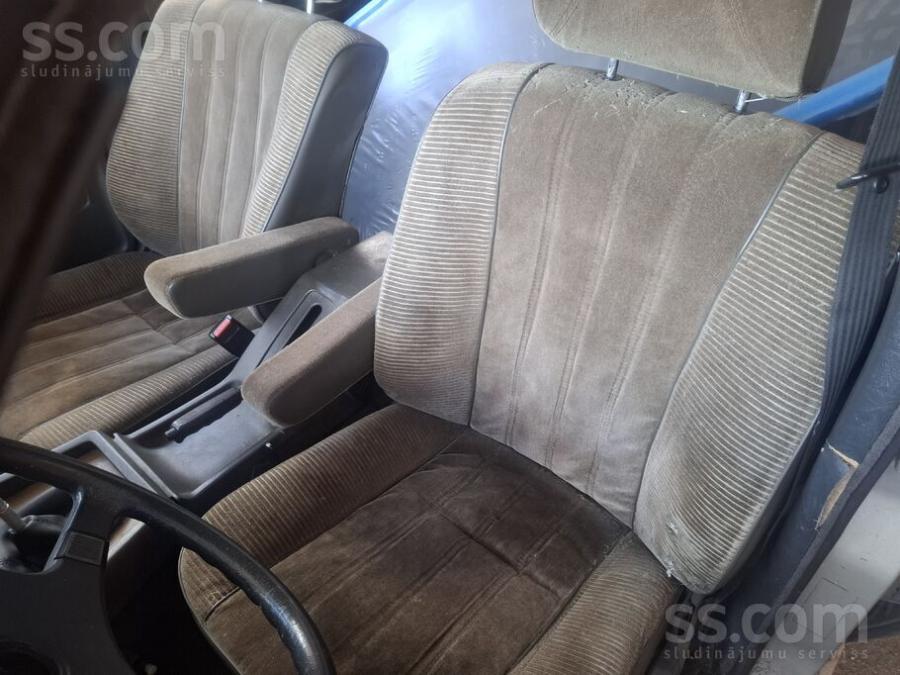Brūns BMW 732 1984 Talsi, ar dzinēja tilpumu 3.20 L un nobraukumu 194 tūkst. km par 4500 €, foto 9 vietnē AUTOMOTO.COM.LV