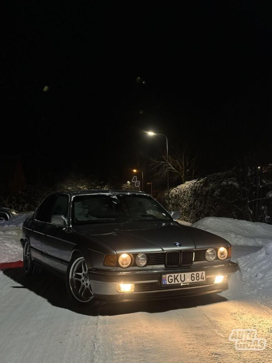 Pelēks BMW 732 1987 Viļņa, ar dzinēja tilpumu 3.40 L un nobraukumu 410 tūkst. km par 5000 €, foto 1 vietnē AUTOMOTO.COM.LV