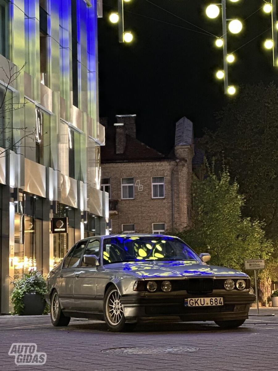 Pelēks BMW 732 1987 Viļņa, ar dzinēja tilpumu 3.40 L un nobraukumu 410 tūkst. km par 5000 €, foto 20 vietnē AUTOMOTO.COM.LV