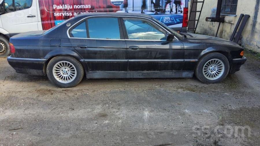 Melns BMW 735 1999 Ogre, ar dzinēja tilpumu 3.50 L un nobraukumu 390 tūkst. km par 1700 €, foto 1 vietnē AUTOMOTO.COM.LV
