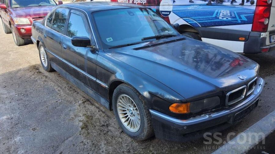 Melns BMW 735 1999 Ogre, ar dzinēja tilpumu 3.50 L un nobraukumu 390 tūkst. km par 1700 €, foto 3 vietnē AUTOMOTO.COM.LV