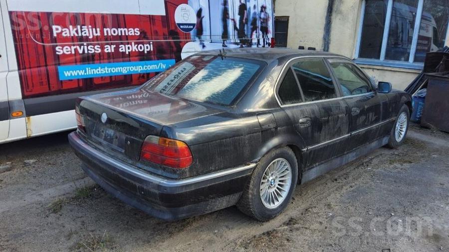 Melns BMW 735 1999 Ogre, ar dzinēja tilpumu 3.50 L un nobraukumu 390 tūkst. km par 1700 €, foto 4 vietnē AUTOMOTO.COM.LV