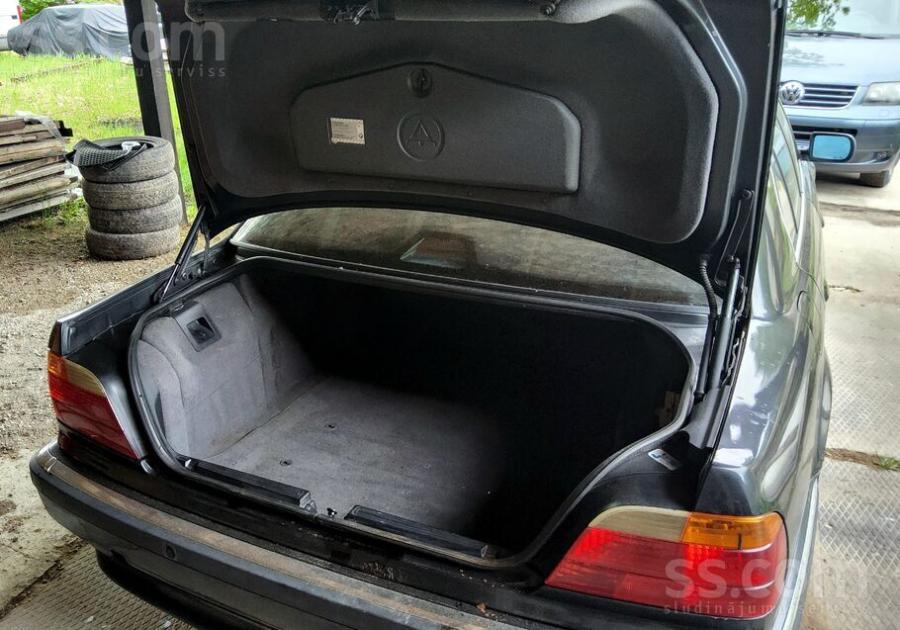 Melns BMW 735 1999 Ogre, ar dzinēja tilpumu 3.50 L un nobraukumu 390 tūkst. km par 1700 €, foto 7 vietnē AUTOMOTO.COM.LV