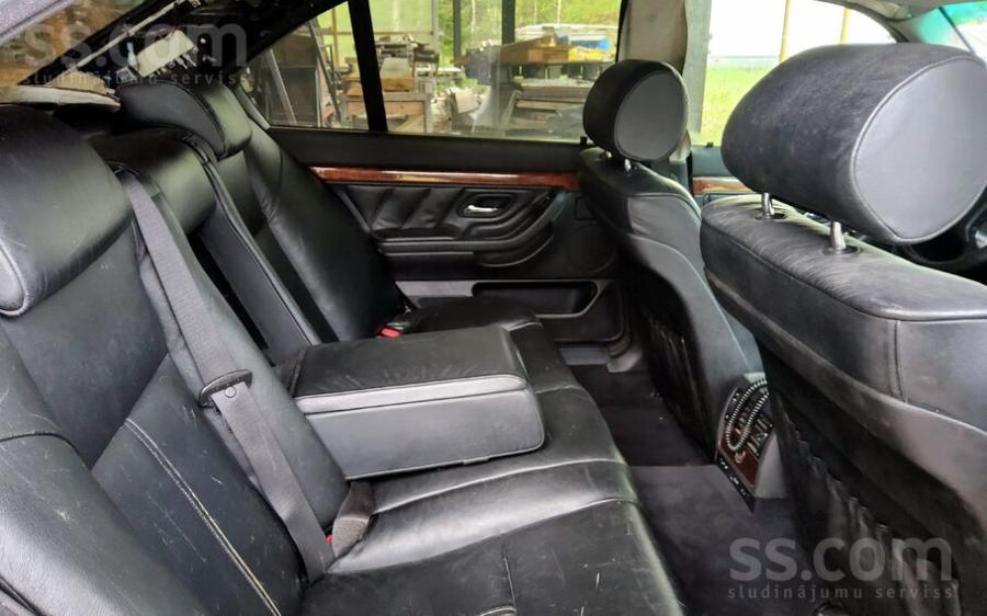 Melns BMW 735 1999 Ogre, ar dzinēja tilpumu 3.50 L un nobraukumu 390 tūkst. km par 1700 €, foto 12 vietnē AUTOMOTO.COM.LV