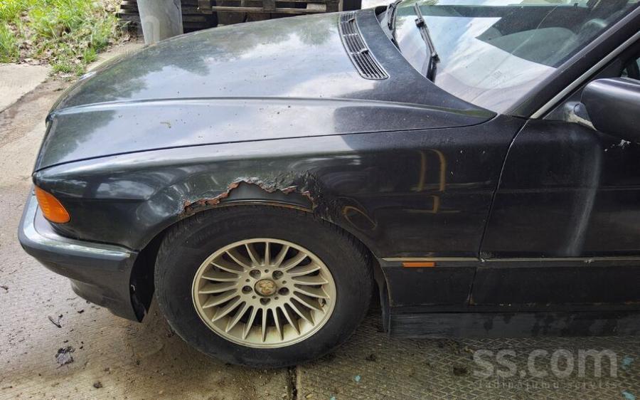 Melns BMW 735 1999 Ogre, ar dzinēja tilpumu 3.50 L un nobraukumu 390 tūkst. km par 1700 €, foto 13 vietnē AUTOMOTO.COM.LV