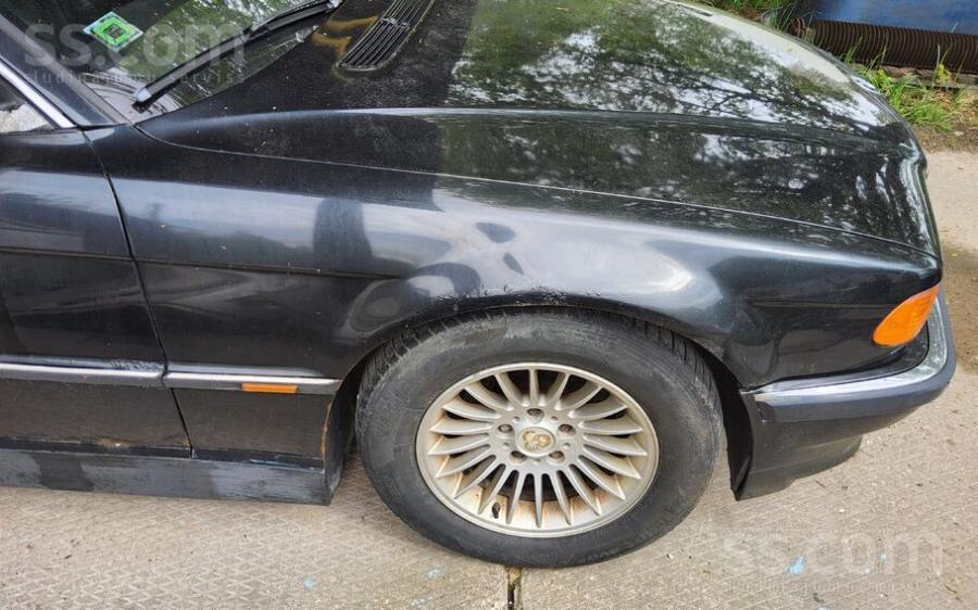 Melns BMW 735 1999 Ogre, ar dzinēja tilpumu 3.50 L un nobraukumu 390 tūkst. km par 1700 €, foto 14 vietnē AUTOMOTO.COM.LV
