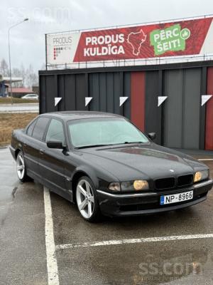 Black BMW 735 1998 in Kuldiga, with an engine capacity of 3.50 L and mileage of 330 thousand km for 5000 €, photo 2 on AUTOMOTO.COM.LV