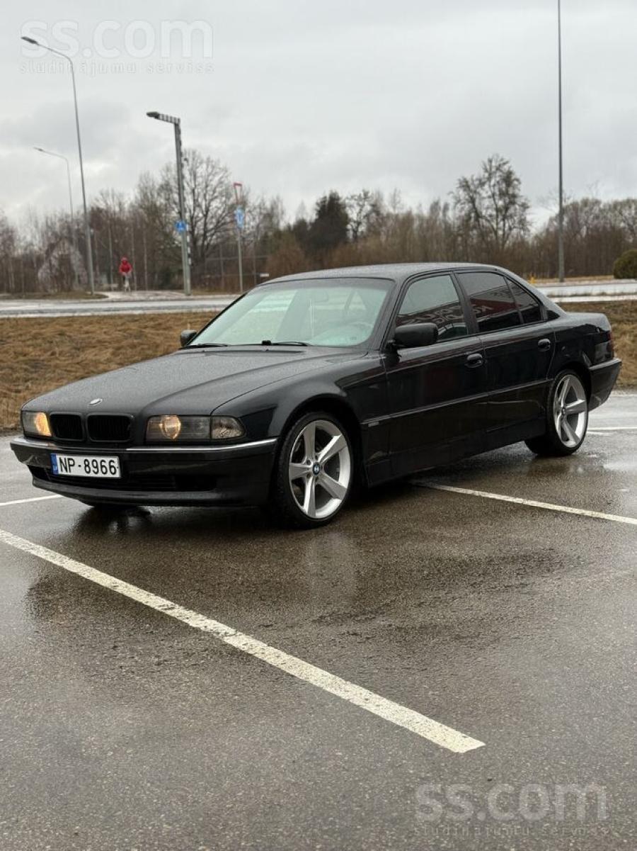Black BMW 735 1998 in Kuldiga, with an engine capacity of 3.50 L and mileage of 330 thousand km for 5000 €, photo 4 on AUTOMOTO.COM.LV