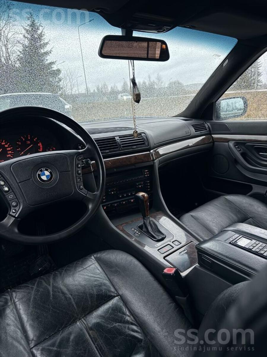 Black BMW 735 1998 in Kuldiga, with an engine capacity of 3.50 L and mileage of 330 thousand km for 5000 €, photo 12 on AUTOMOTO.COM.LV