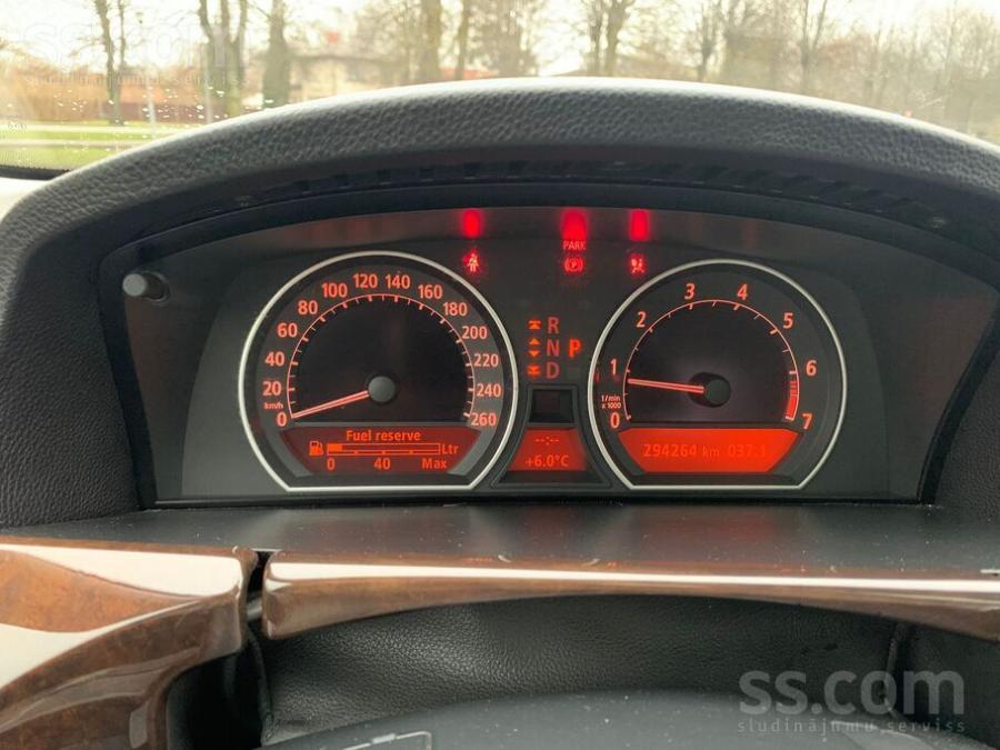 Black BMW 735 2002 in Ventspils, with an engine capacity of 3.60 L and mileage of 294 thousand km for 2770 €, photo 12 on AUTOMOTO.COM.LV