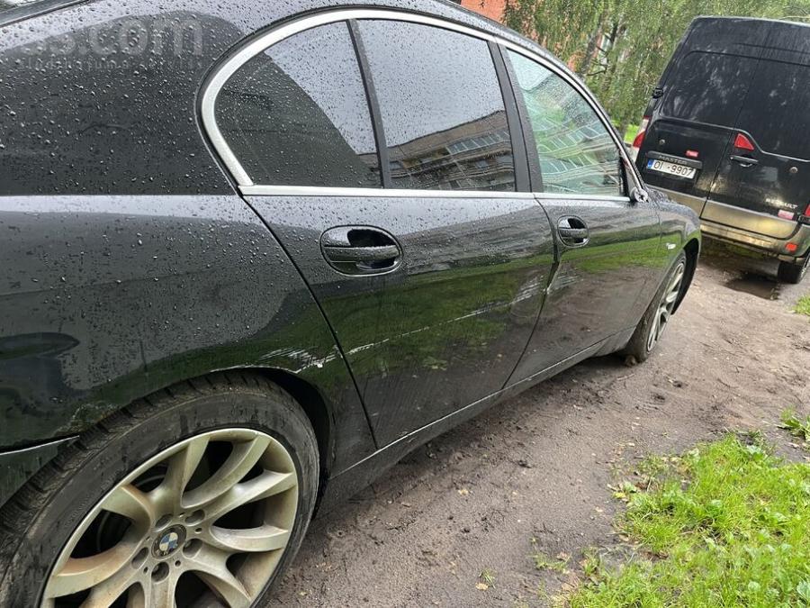 Melns BMW 735 2002 Rīga, ar dzinēja tilpumu 3.60 L un nobraukumu 180 tūkst. km par 1250 €, foto 4 vietnē AUTOMOTO.COM.LV