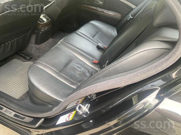 Melns BMW 735 2003 Jelgava, ar dzinēja tilpumu 3.60 L un nobraukumu 187 tūkst. km par 5000 €, foto 4 vietnē AUTOMOTO.COM.LV