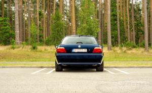 Blue BMW 735 2000 in Riga, with an engine capacity of 3.50 L and mileage of 147 thousand km for 13590 €, photo 8 on AUTOMOTO.COM.LV