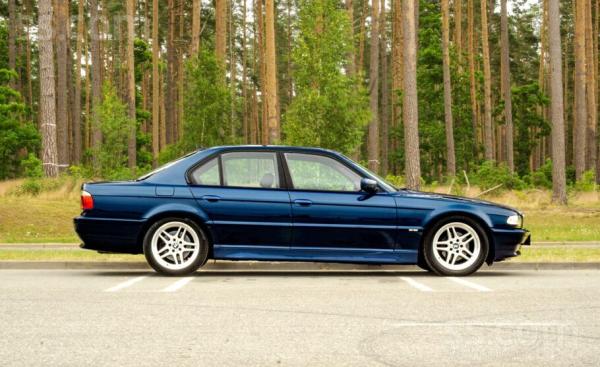 Zils BMW 735 2000 Rīga, ar dzinēja tilpumu 3.50 L un nobraukumu 147 tūkst. km par 13590 €, foto 9 vietnē AUTOMOTO.COM.LV