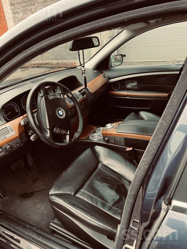 Blue BMW 735 2002 in Riga, with an engine capacity of 3.60 L and mileage of 195 thousand km for 3500 €, photo 6 on AUTOMOTO.COM.LV