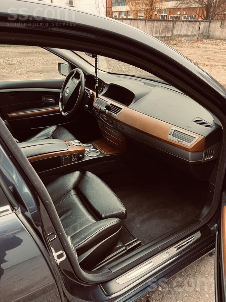 Blue BMW 735 2002 in Riga, with an engine capacity of 3.60 L and mileage of 195 thousand km for 3500 €, photo 8 on AUTOMOTO.COM.LV