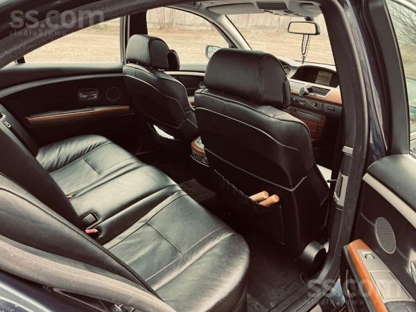 Blue BMW 735 2002 in Riga, with an engine capacity of 3.60 L and mileage of 195 thousand km for 3500 €, photo 8 on AUTOMOTO.COM.LV