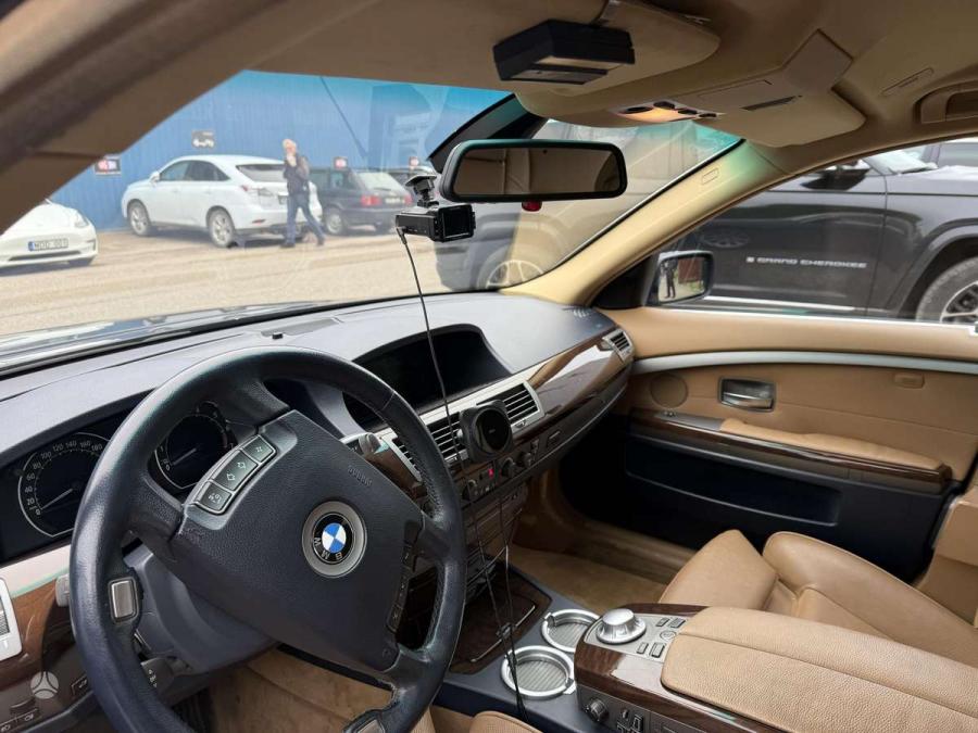 Zils BMW 735 2004 Viļņa, ar dzinēja tilpumu 3.60 L un nobraukumu 186 tūkst. km par 5000 €, foto 12 vietnē AUTOMOTO.COM.LV