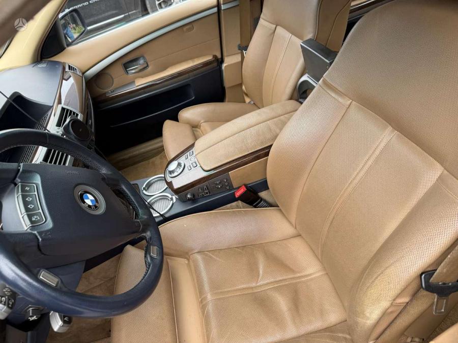 Zils BMW 735 2004 Viļņa, ar dzinēja tilpumu 3.60 L un nobraukumu 186 tūkst. km par 5000 €, foto 13 vietnē AUTOMOTO.COM.LV