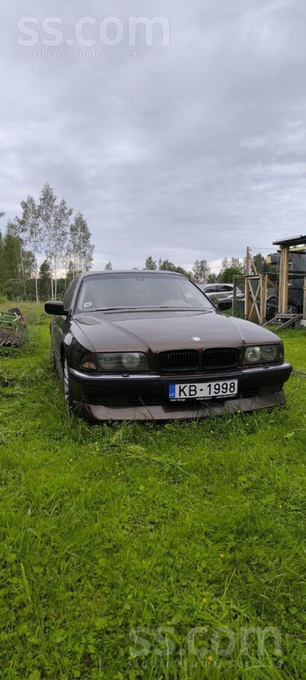Brown BMW 735 1998 in Riga, with an engine capacity of 3.50 L and mileage of 260 thousand km for 2800 €, photo 3 on AUTOMOTO.COM.LV