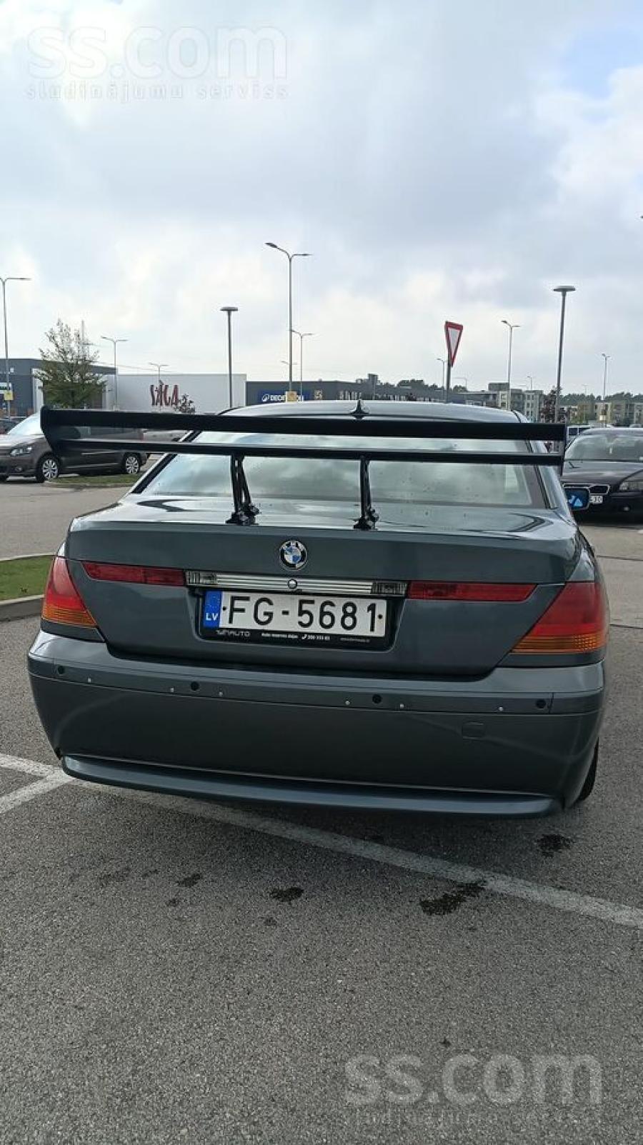 Green BMW 735 2002 in Riga, with an engine capacity of 3.50 L and mileage of 282 thousand km for 5500 €, photo 6 on AUTOMOTO.COM.LV
