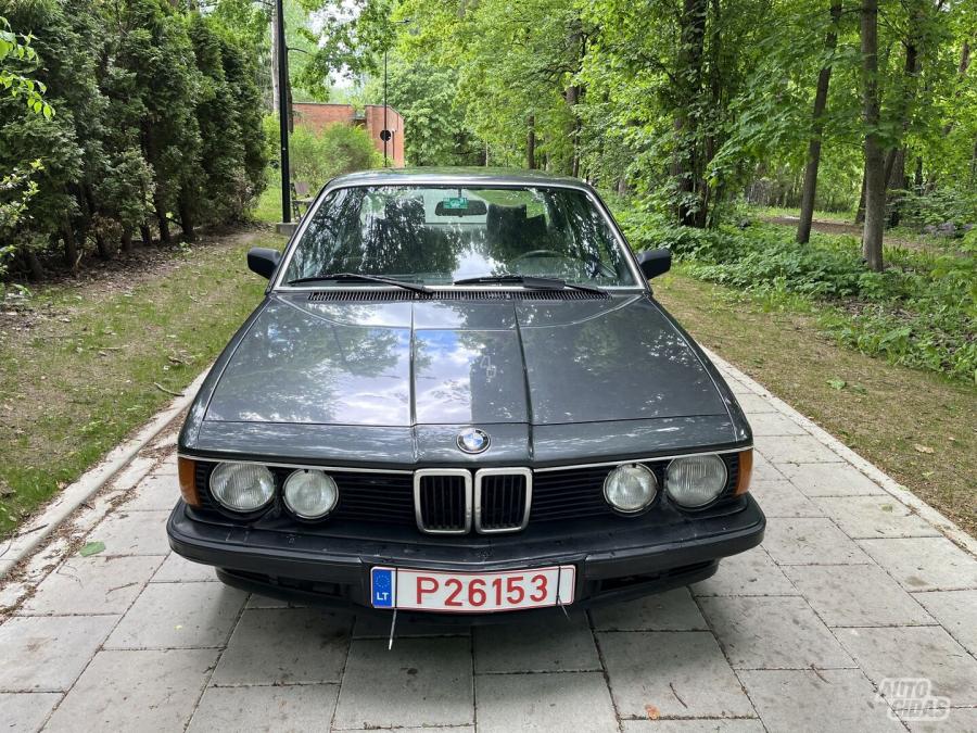 Pelēks BMW 735 1984 Viļņa, ar dzinēja tilpumu 3.40 L un nobraukumu 325 tūkst. km par 7500 €, foto 1 vietnē AUTOMOTO.COM.LV