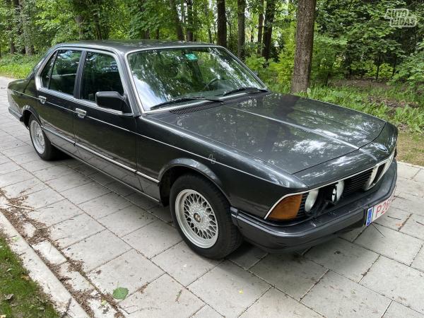 Grey BMW 735 1984 in Vilnius, with an engine capacity of 3.40 L and mileage of 325 thousand km for 7500 €, photo 2 on AUTOMOTO.COM.LV