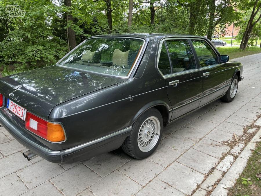 Pelēks BMW 735 1984 Viļņa, ar dzinēja tilpumu 3.40 L un nobraukumu 325 tūkst. km par 7500 €, foto 7 vietnē AUTOMOTO.COM.LV