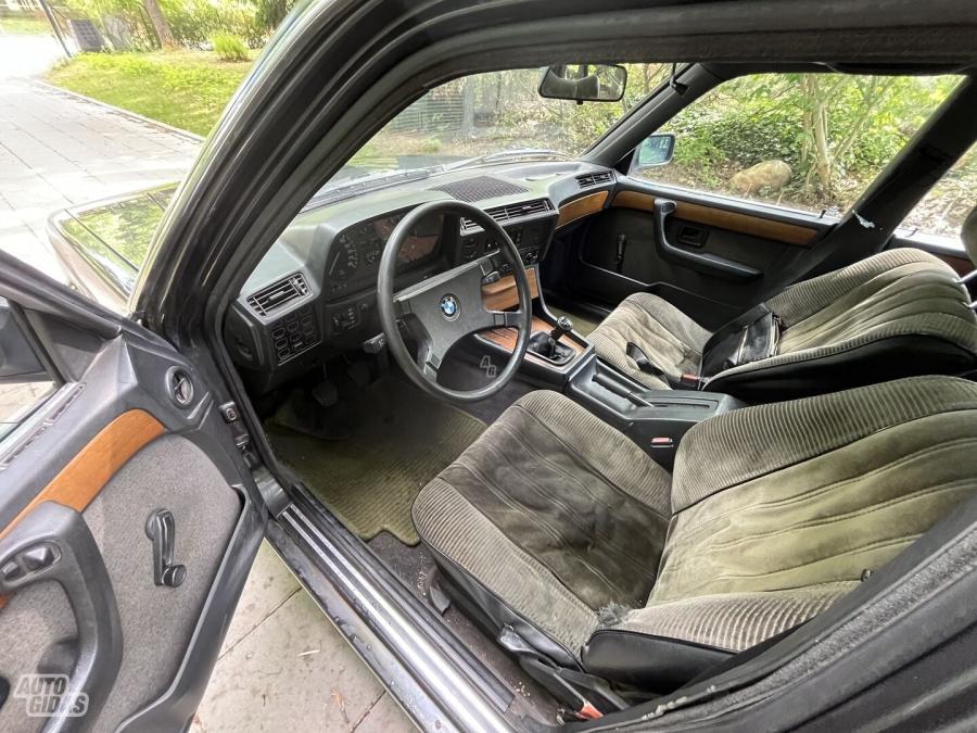 Pelēks BMW 735 1984 Viļņa, ar dzinēja tilpumu 3.40 L un nobraukumu 325 tūkst. km par 7500 €, foto 9 vietnē AUTOMOTO.COM.LV