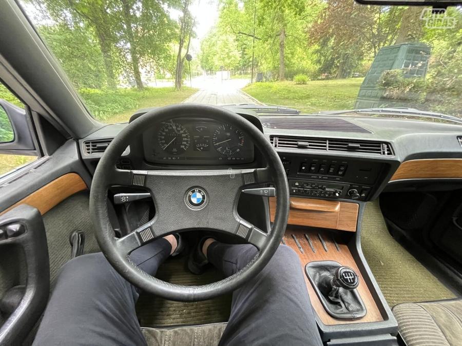 Pelēks BMW 735 1984 Viļņa, ar dzinēja tilpumu 3.40 L un nobraukumu 325 tūkst. km par 7500 €, foto 10 vietnē AUTOMOTO.COM.LV