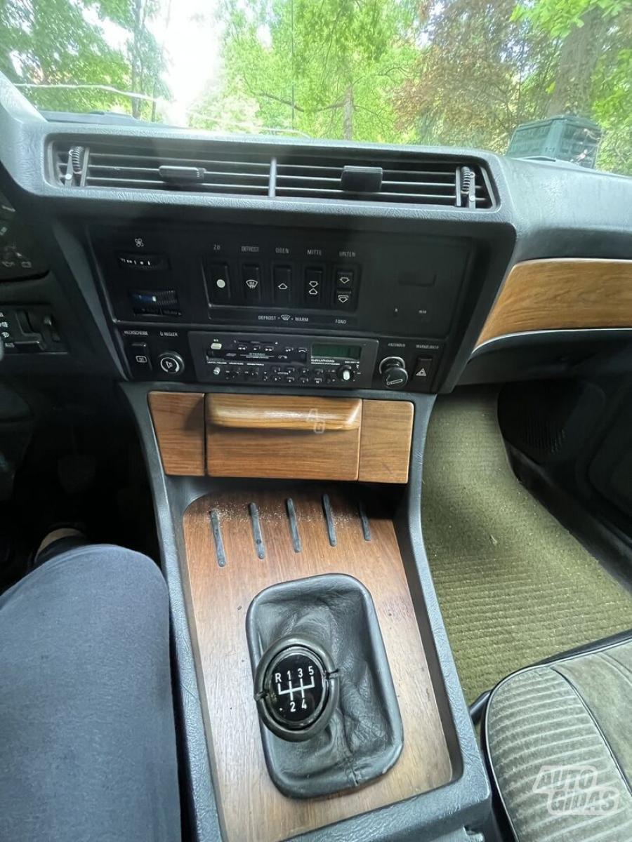 Pelēks BMW 735 1984 Viļņa, ar dzinēja tilpumu 3.40 L un nobraukumu 325 tūkst. km par 7500 €, foto 11 vietnē AUTOMOTO.COM.LV