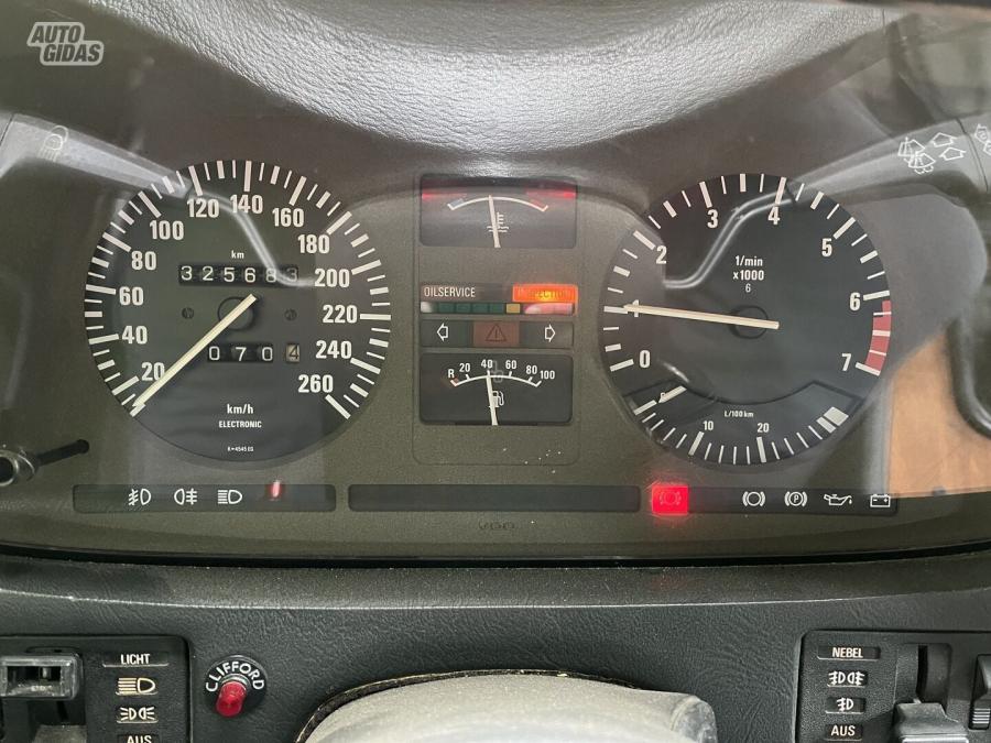Pelēks BMW 735 1984 Viļņa, ar dzinēja tilpumu 3.40 L un nobraukumu 325 tūkst. km par 7500 €, foto 12 vietnē AUTOMOTO.COM.LV