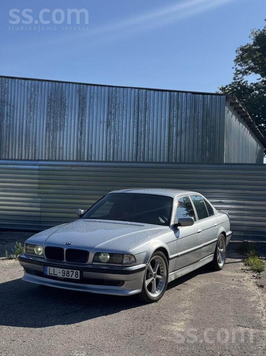 Grey BMW 735 1997 in Riga, with an engine capacity of 3.50 L and mileage of 319 thousand km for 3760 €, photo 1 on AUTOMOTO.COM.LV