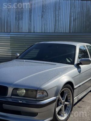 Grey BMW 735 1997 in Riga, with an engine capacity of 3.50 L and mileage of 319 thousand km for 3760 €, photo 6 on AUTOMOTO.COM.LV