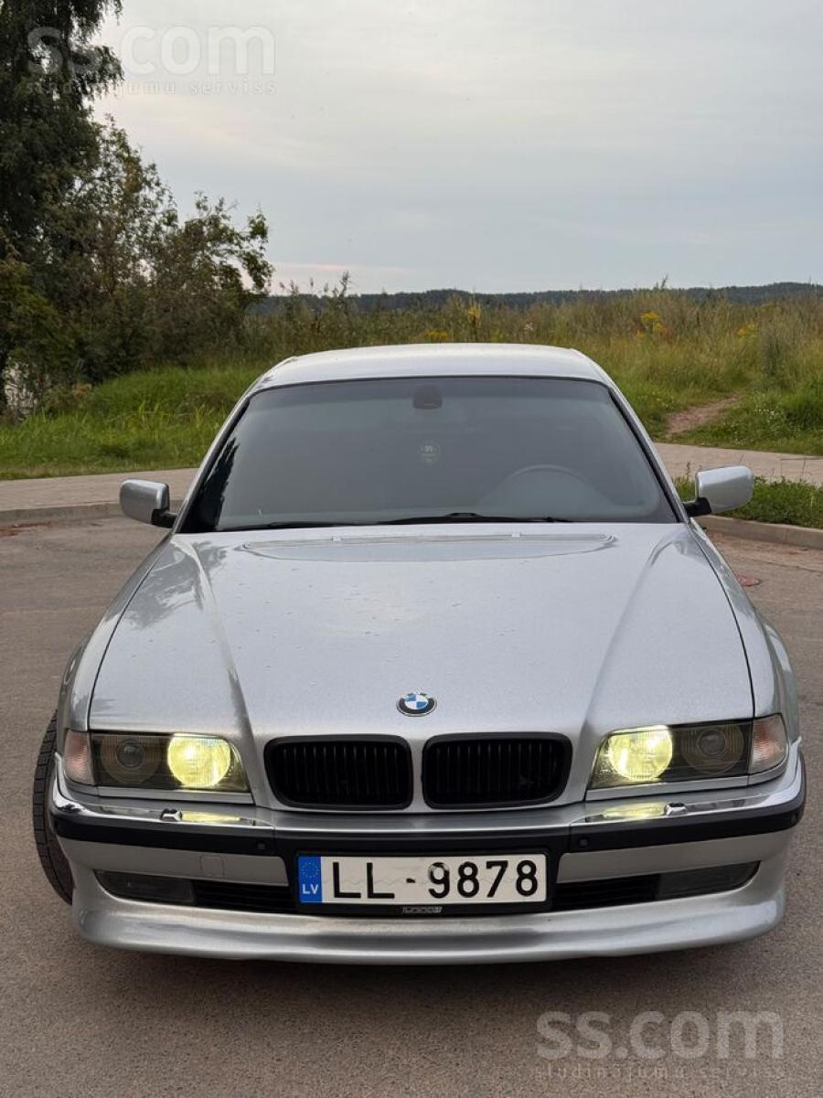 Grey BMW 735 1997 in Riga, with an engine capacity of 3.50 L and mileage of 317 thousand km for 3750 €, photo 3 on AUTOMOTO.COM.LV