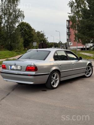 Grey BMW 735 1997 in Riga, with an engine capacity of 3.50 L and mileage of 317 thousand km for 3750 €, photo 4 on AUTOMOTO.COM.LV