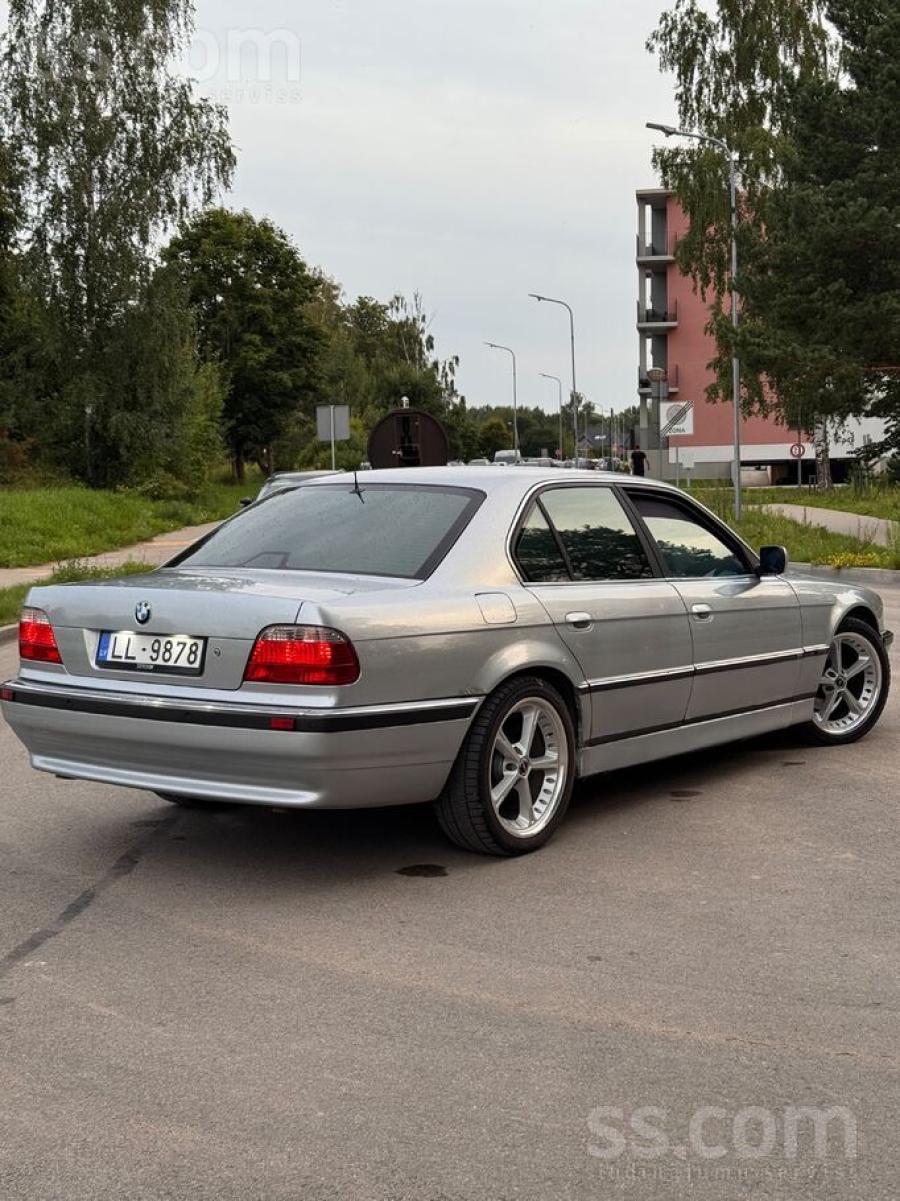 Grey BMW 735 1997 in Riga, with an engine capacity of 3.50 L and mileage of 317 thousand km for 3750 €, photo 4 on AUTOMOTO.COM.LV