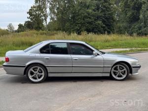 Grey BMW 735 1997 in Riga, with an engine capacity of 3.50 L and mileage of 317 thousand km for 3750 €, photo 5 on AUTOMOTO.COM.LV