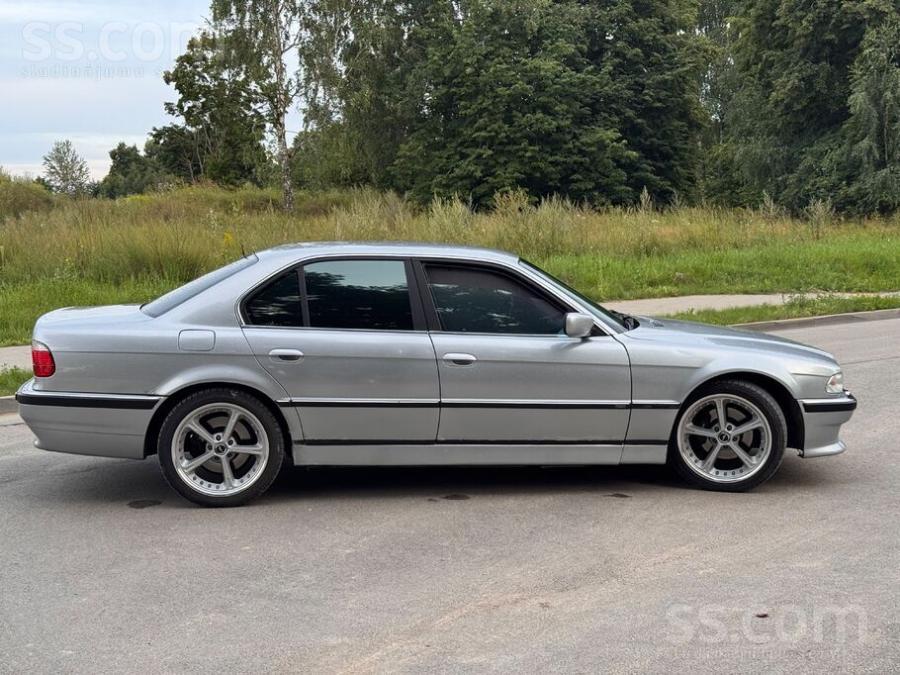 Grey BMW 735 1997 in Riga, with an engine capacity of 3.50 L and mileage of 317 thousand km for 3750 €, photo 5 on AUTOMOTO.COM.LV