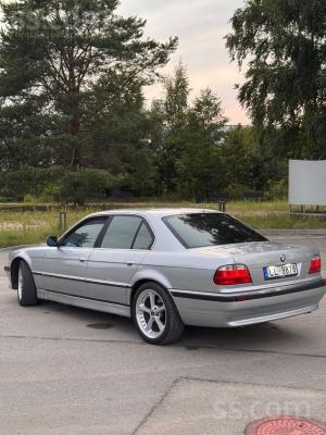 Grey BMW 735 1997 in Riga, with an engine capacity of 3.50 L and mileage of 317 thousand km for 3750 €, photo 8 on AUTOMOTO.COM.LV