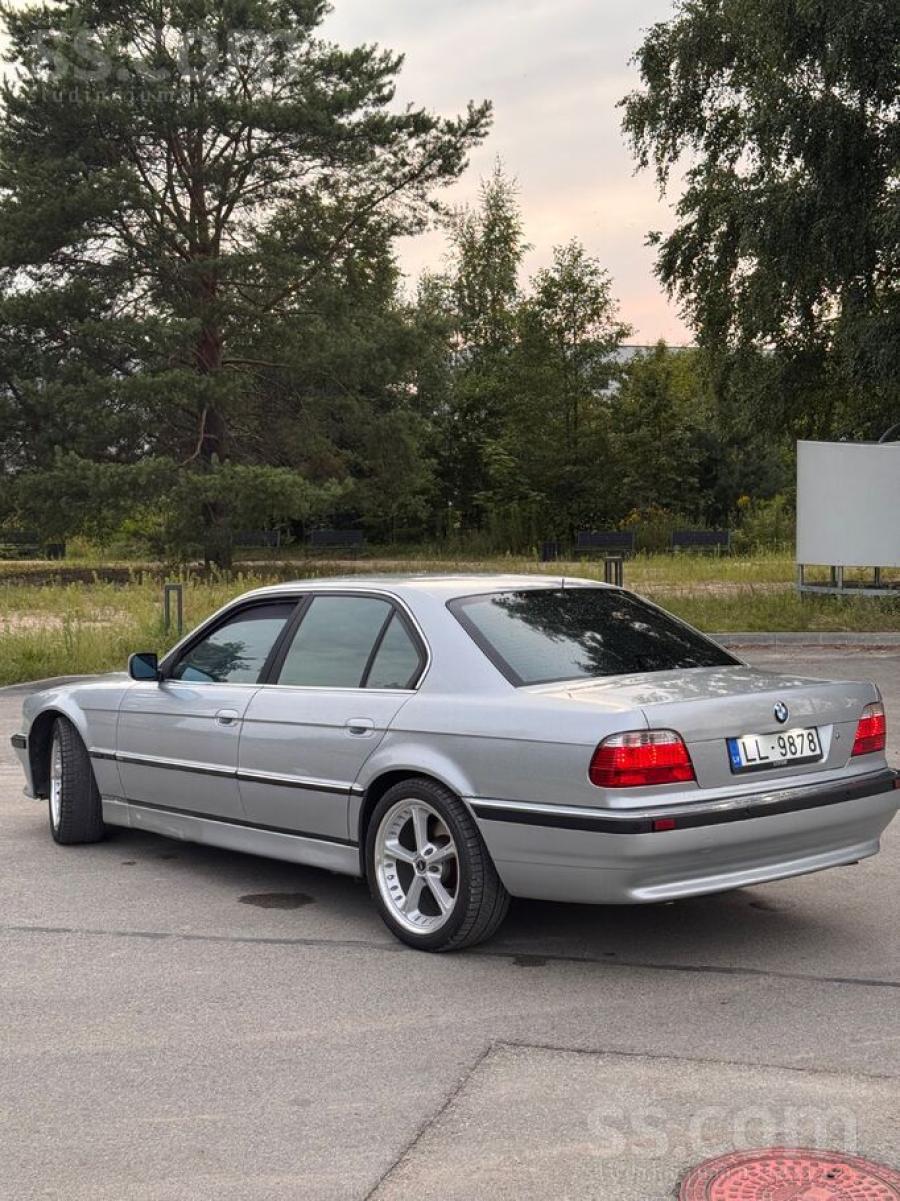 Grey BMW 735 1997 in Riga, with an engine capacity of 3.50 L and mileage of 317 thousand km for 3750 €, photo 8 on AUTOMOTO.COM.LV