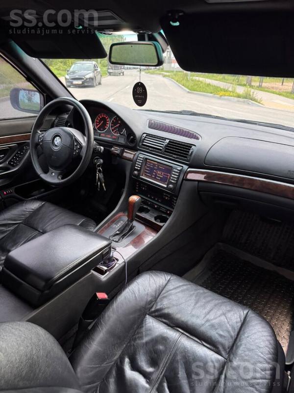 Grey BMW 735 1997 in Riga, with an engine capacity of 3.50 L and mileage of 317 thousand km for 3750 €, photo 10 on AUTOMOTO.COM.LV