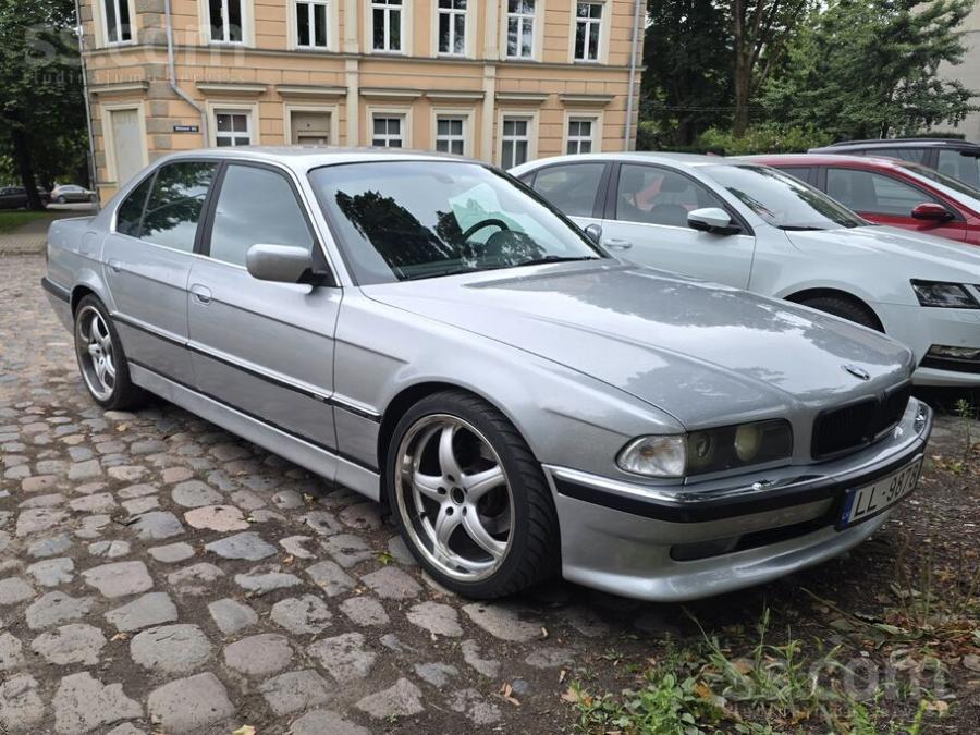 Grey BMW 735 1997 in Riga, with an engine capacity of 3.50 L and mileage of 318 thousand km for 3750 €, photo 1 on AUTOMOTO.COM.LV