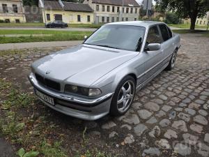 Grey BMW 735 1997 in Riga, with an engine capacity of 3.50 L and mileage of 318 thousand km for 3750 €, photo 3 on AUTOMOTO.COM.LV