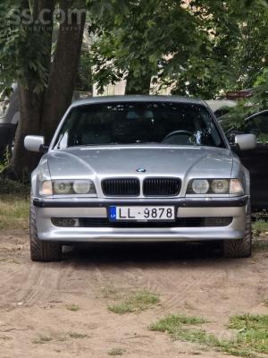 Grey BMW 735 1997 in Riga, with an engine capacity of 3.50 L and mileage of 318 thousand km for 3750 €, photo 4 on AUTOMOTO.COM.LV