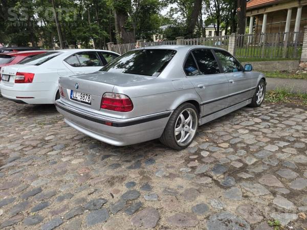 Grey BMW 735 1997 in Riga, with an engine capacity of 3.50 L and mileage of 318 thousand km for 3750 €, photo 4 on AUTOMOTO.COM.LV