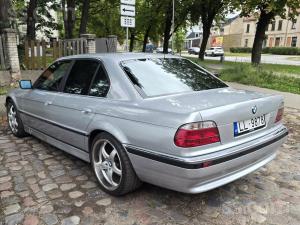 Grey BMW 735 1997 in Riga, with an engine capacity of 3.50 L and mileage of 318 thousand km for 3750 €, photo 6 on AUTOMOTO.COM.LV