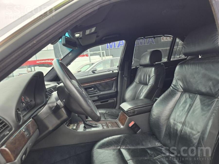 Grey BMW 735 1997 in Riga, with an engine capacity of 3.50 L and mileage of 318 thousand km for 3750 €, photo 10 on AUTOMOTO.COM.LV